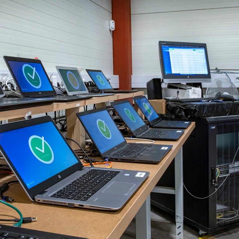 Slik gjenvinnes elektronikk | Sortere